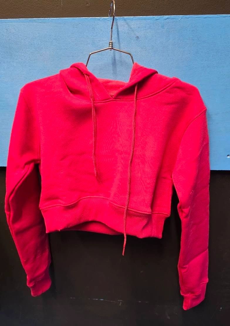 THE RED SCLIT HAS MY BACK CROP TOP SWEATSIUT