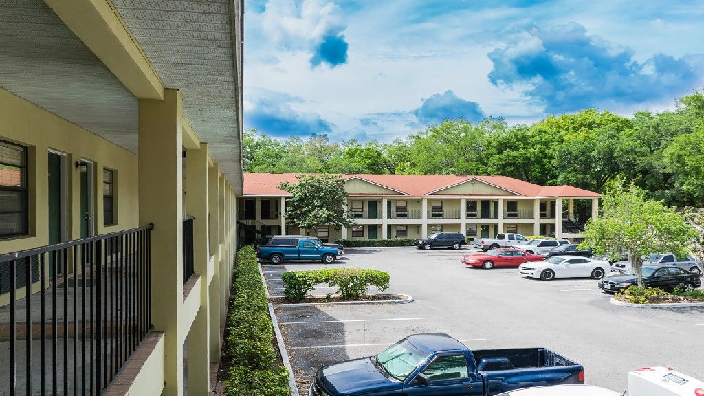 Courtyard Suites & Aparments