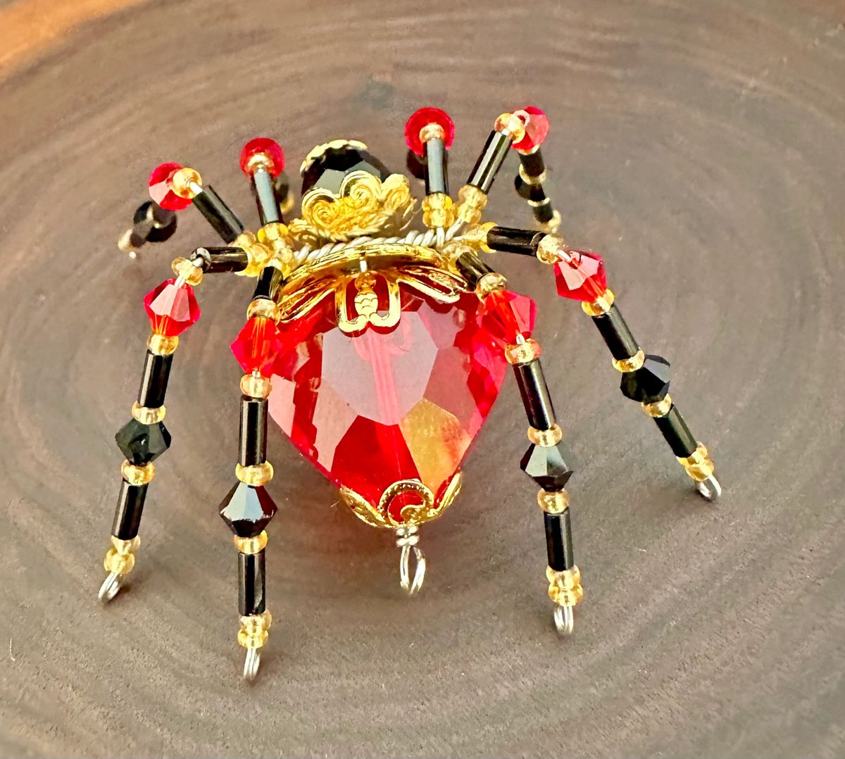 Small Queen of Hearts Twisted Spider