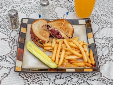 Santini's Deli & Grill - Multicultural Specialties, Delicious Food