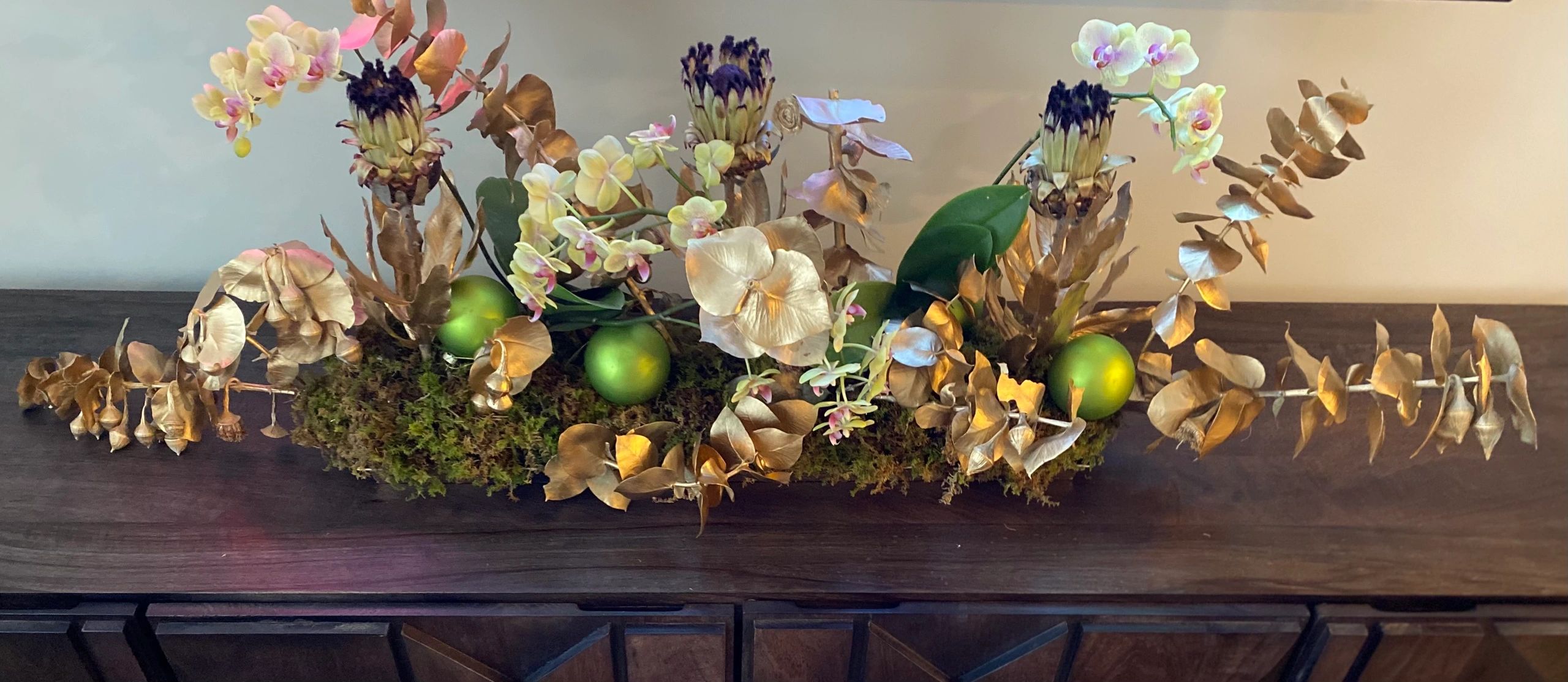 TWELVE is a full service florist in Atlanta.