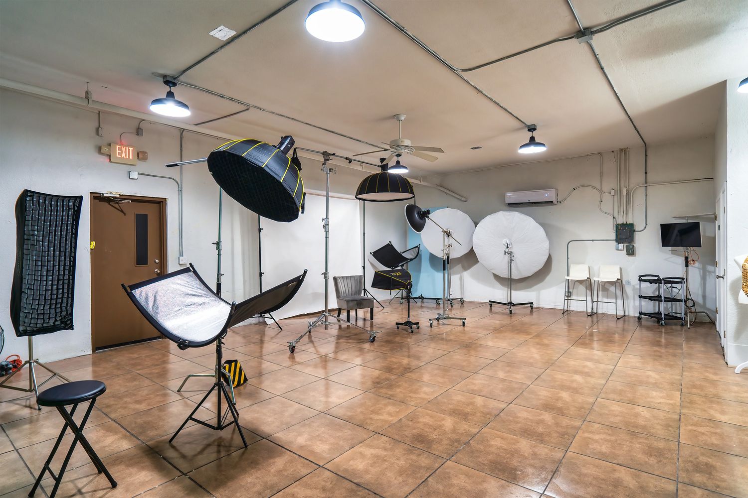 CreatorsSpace956 - Portrait Photography, Photography, Studio Rental