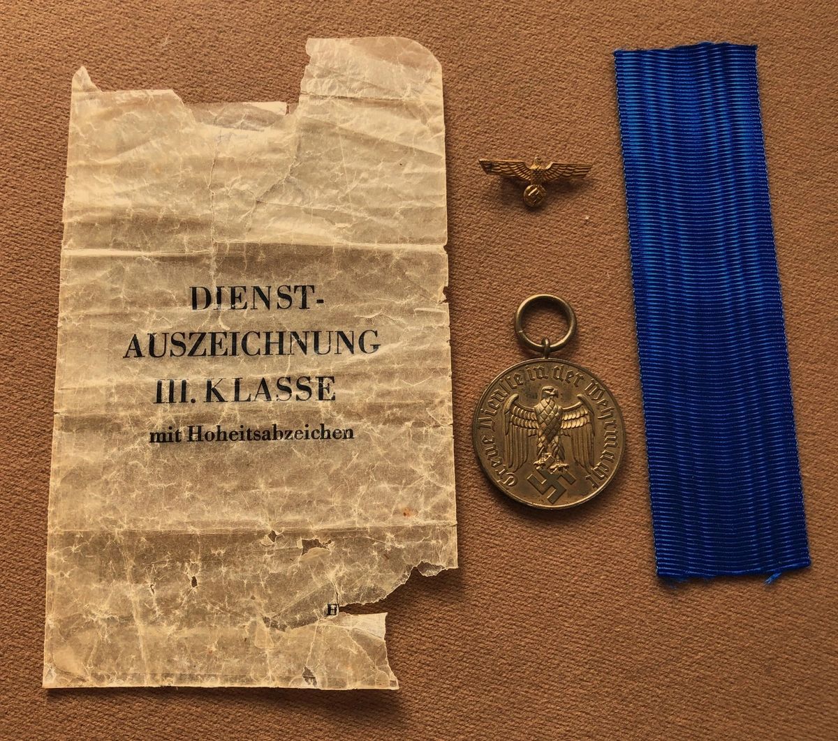 An unissued German Wehrmacht gold 12 year long service medal complete ...