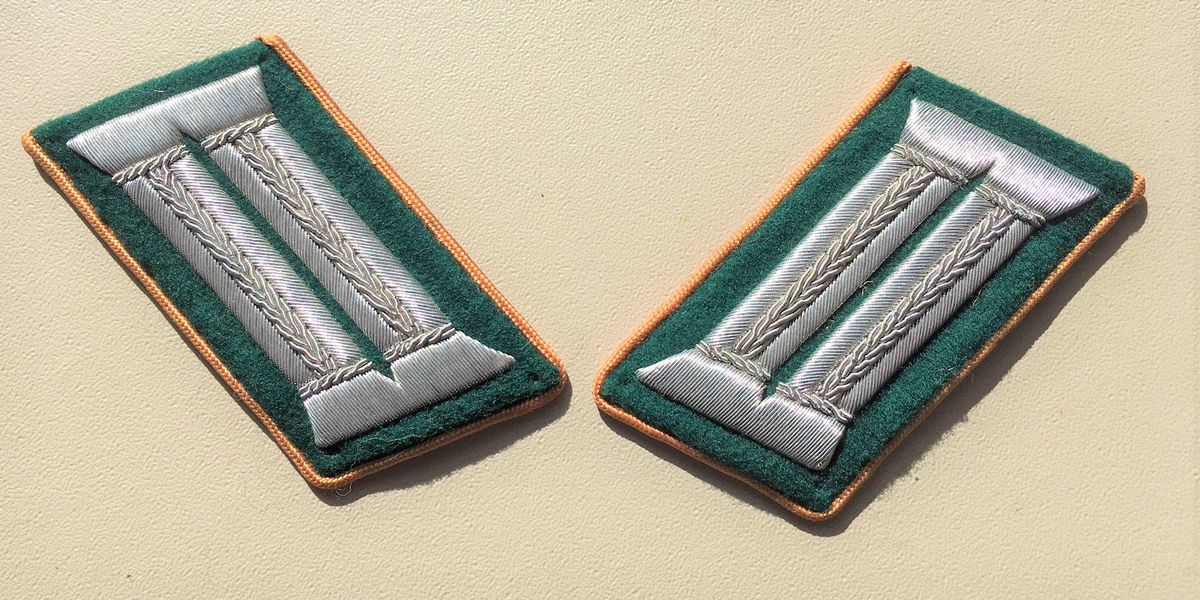 A matched set of collar tabs for the Waffenrock to HV barracks ...