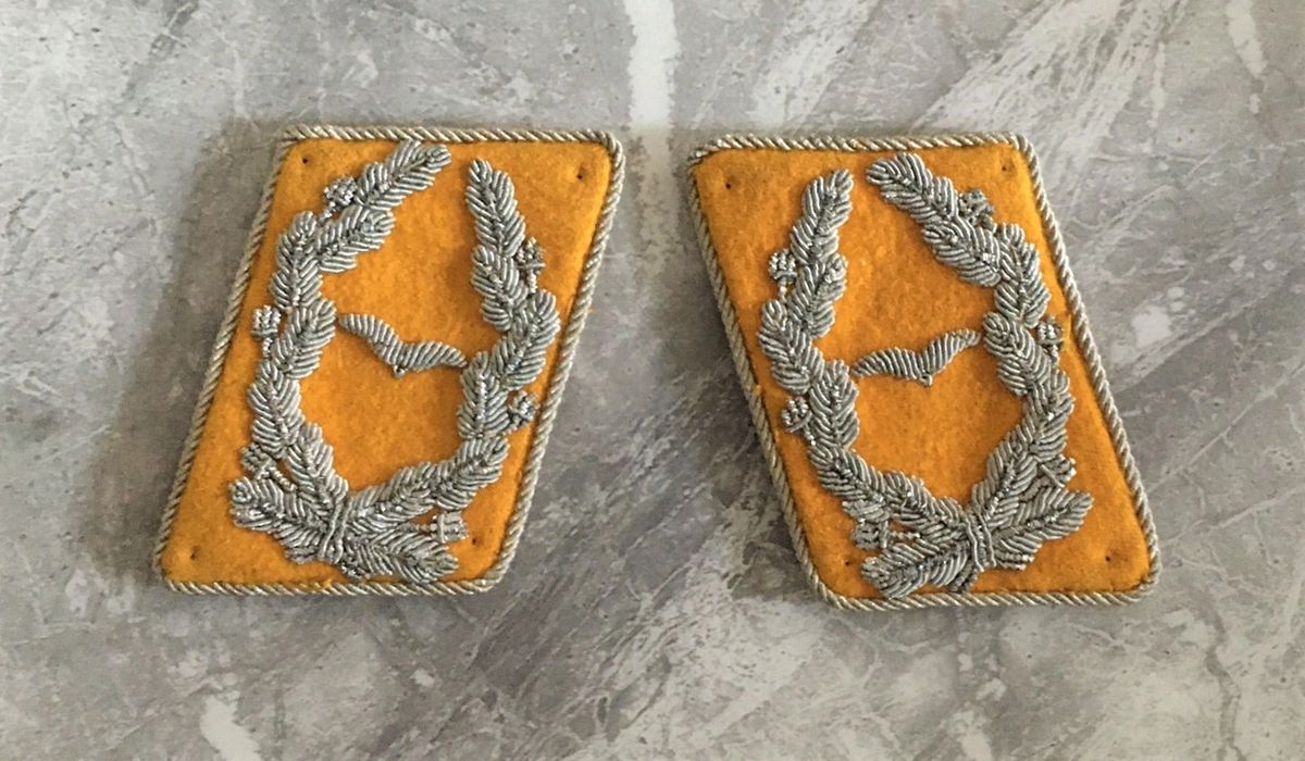 Matched pair of Original Luftwaffe Majors collar patches for Flight ...