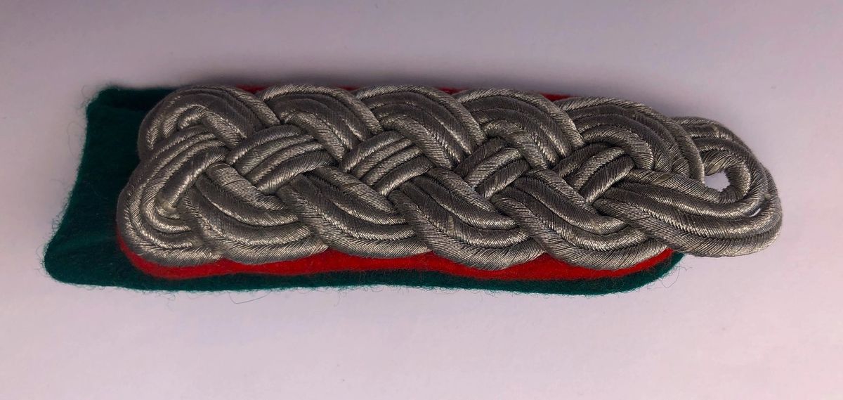Mint sew in Luftwaffe Beamte Shoulder board equivalent to the rank of ...