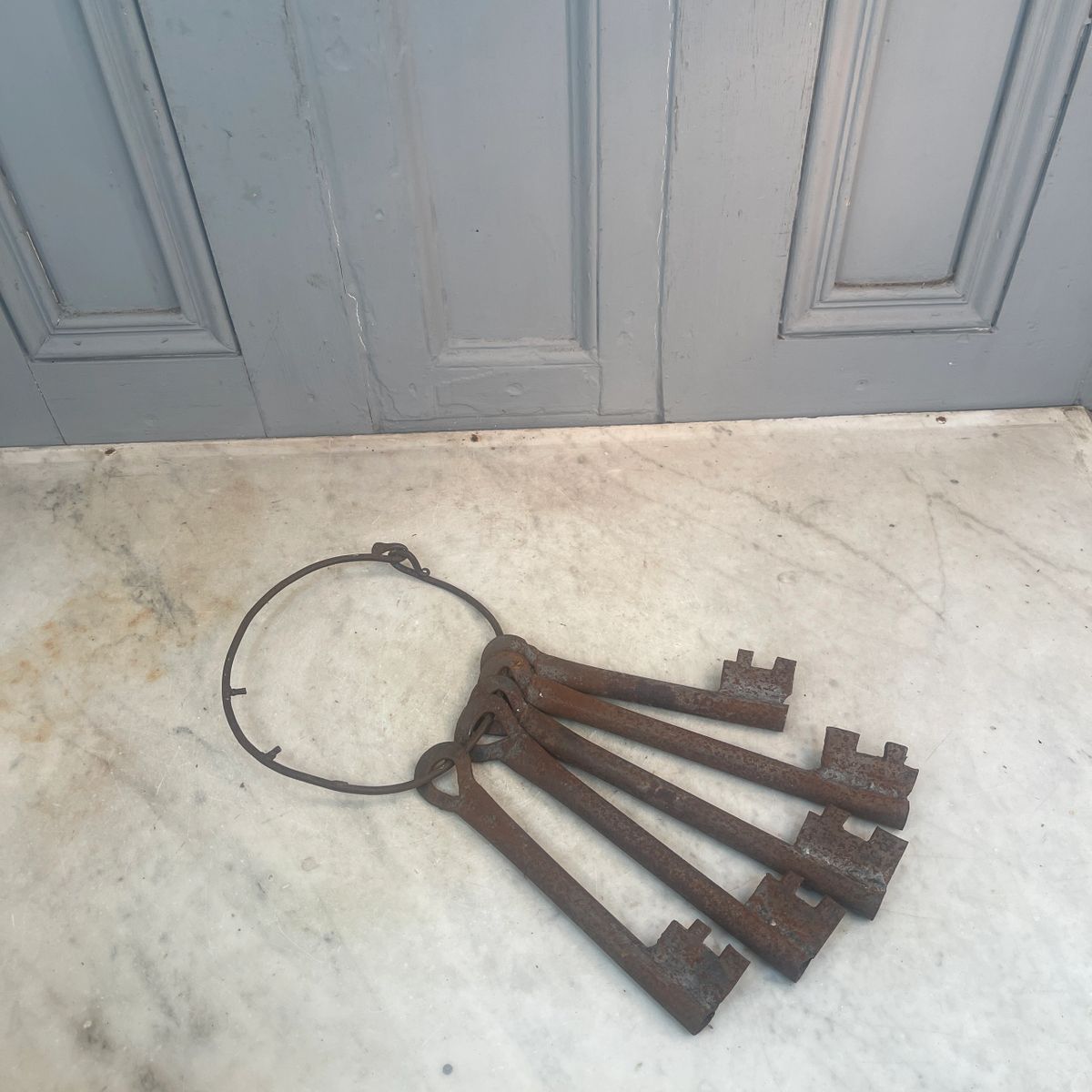 Set of vintage theatrical large metal keys on ring