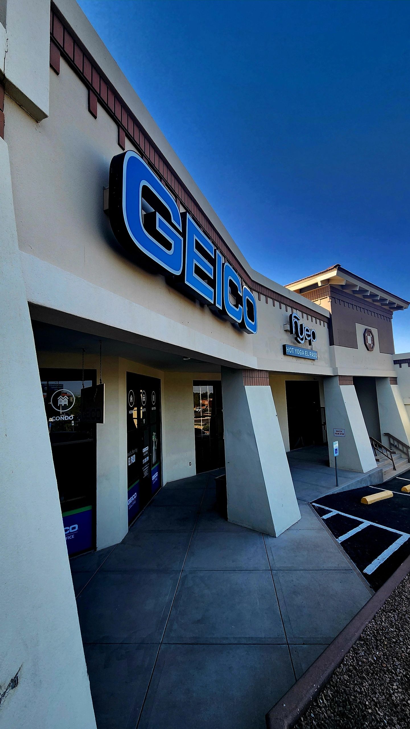 Our latest sign is so bright, even the GEICO Gecko needs shades!