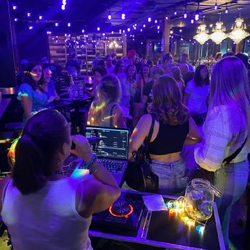 Wine Social - Wine Bar, Beer, Cocktails