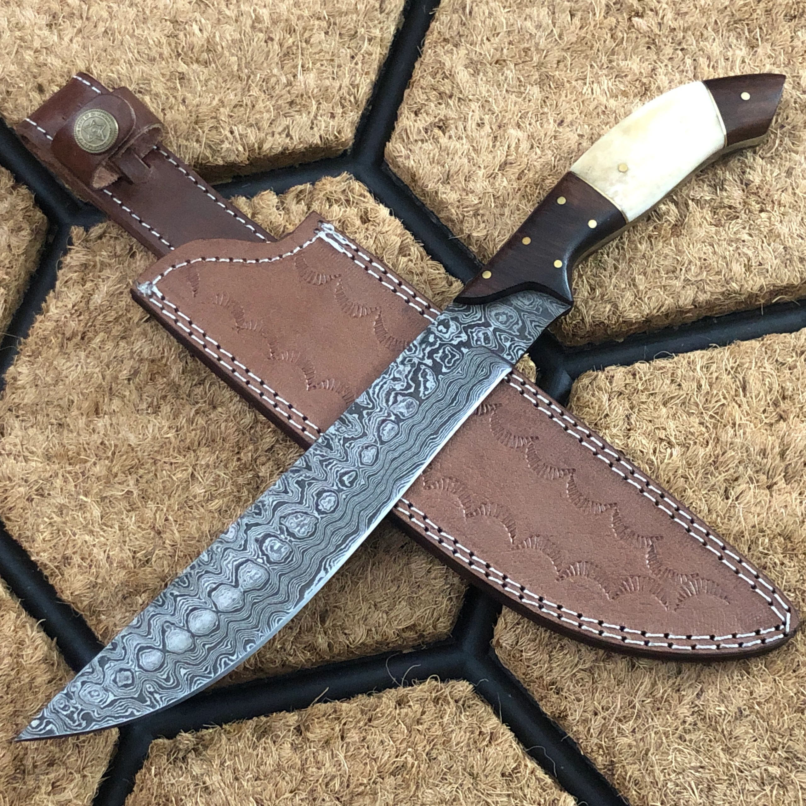 Legendary Beauty: Damascus Steel Bowie Knives for Collectors