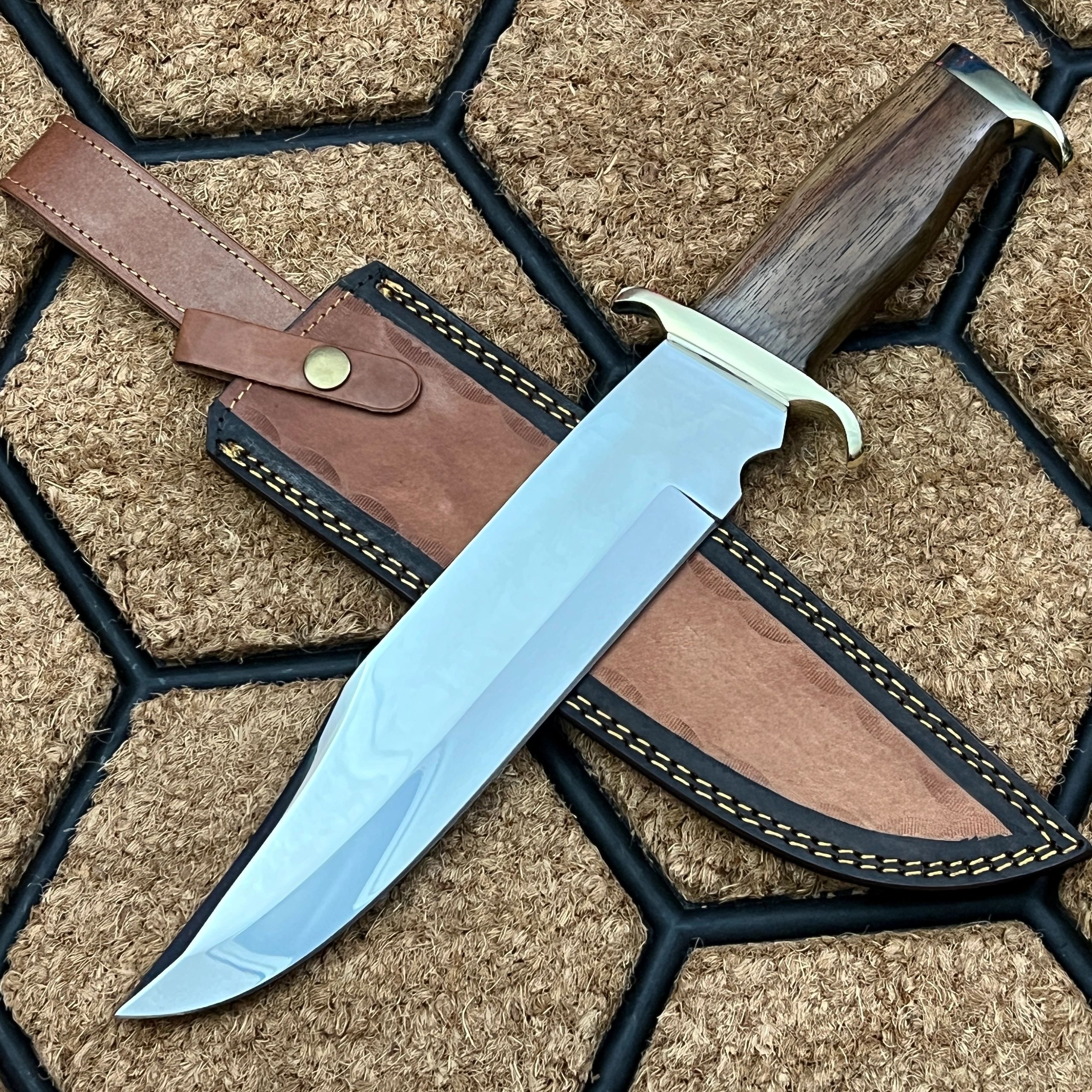 The Advantages of a Knife with a Mirror Finish Blade