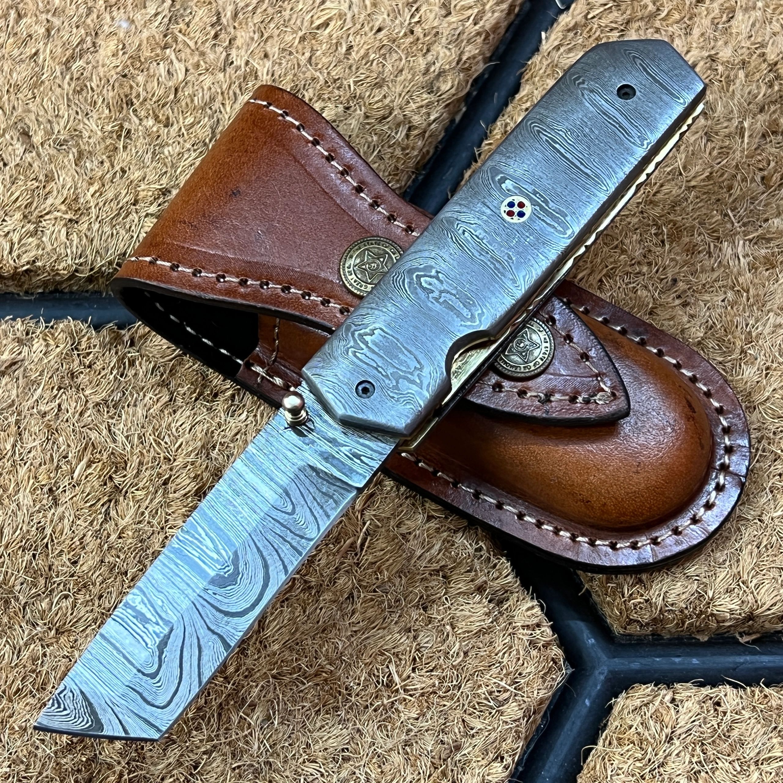 5 Reasons to Buy a Damascus Steel Tanto Knife Custom Made