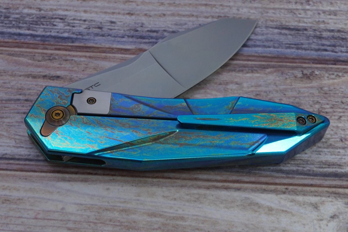 WE Knife Solid: Polished and anodized high voltage blue and super storm ...