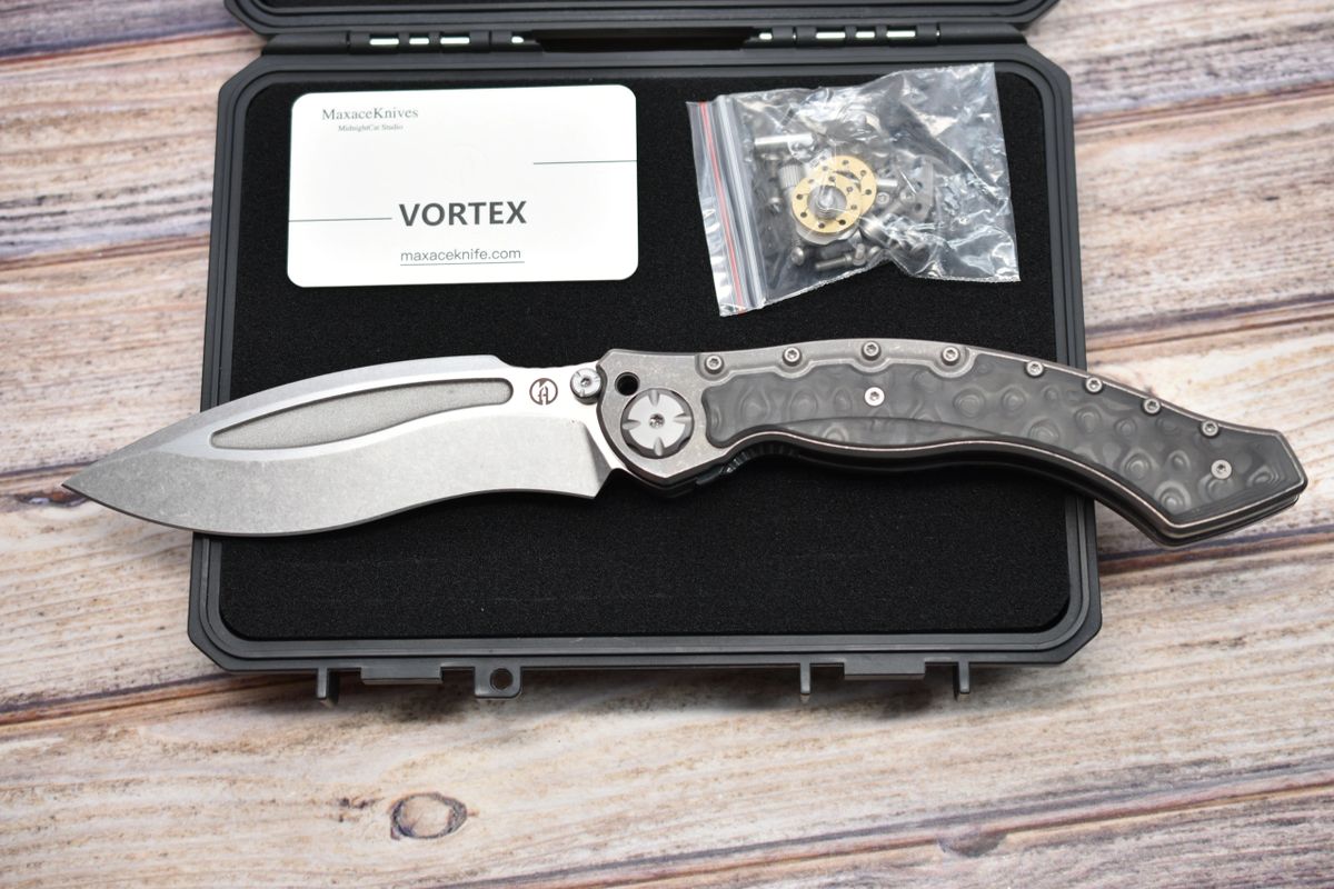 Maxace Vortex: Stock version black carbon fiber swirl.