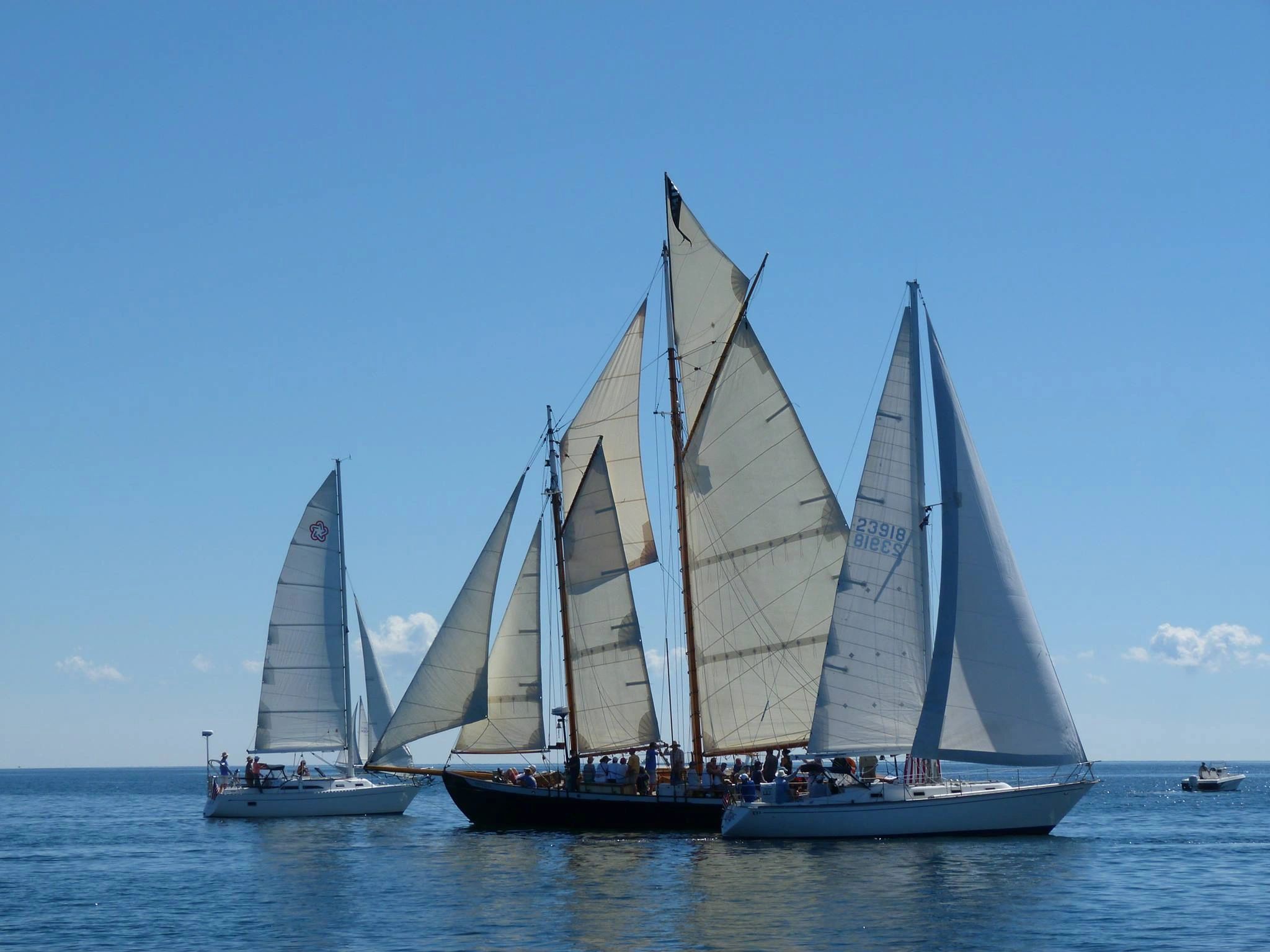 Sailing to the Bahamas on a 42' junk rigged schooner