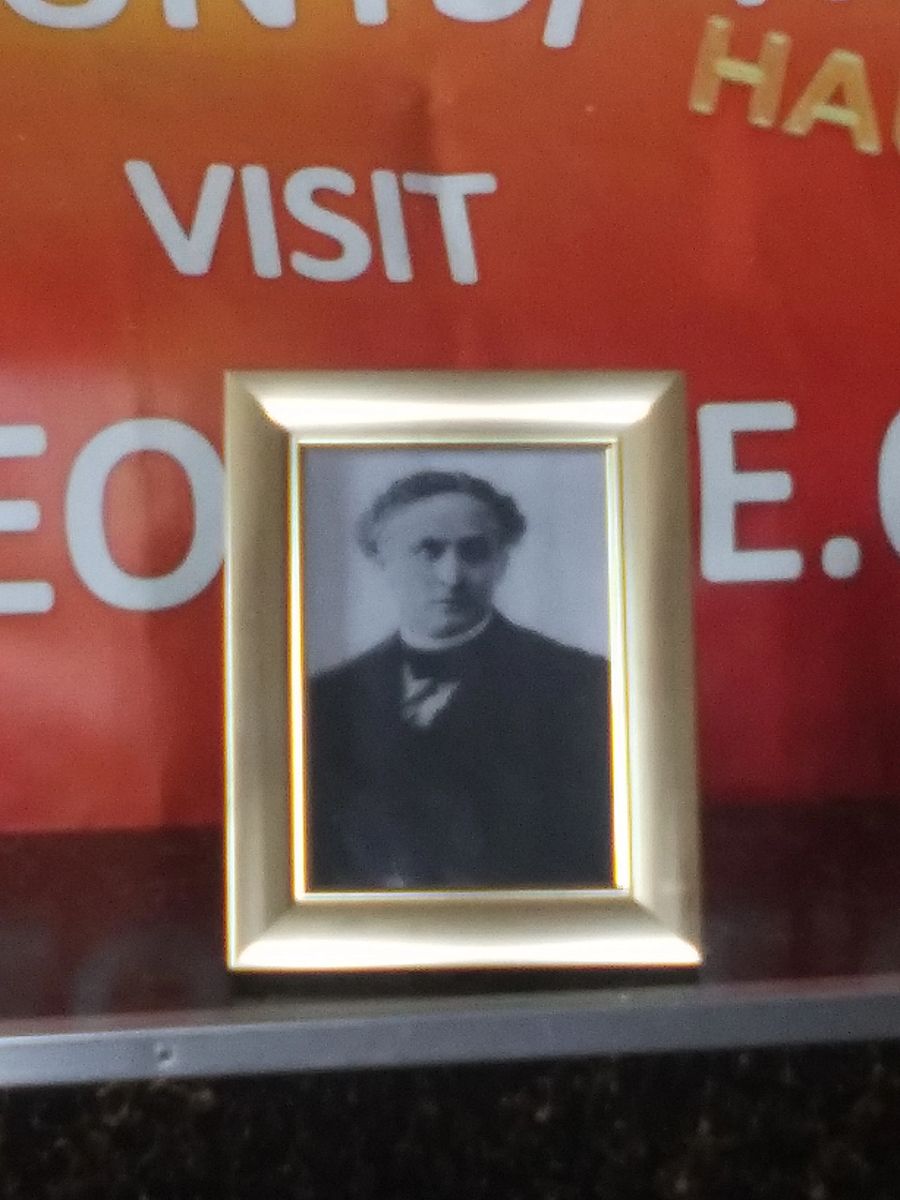 Burning Frame: Remote-Controlled Photo to Flame Magic Effect