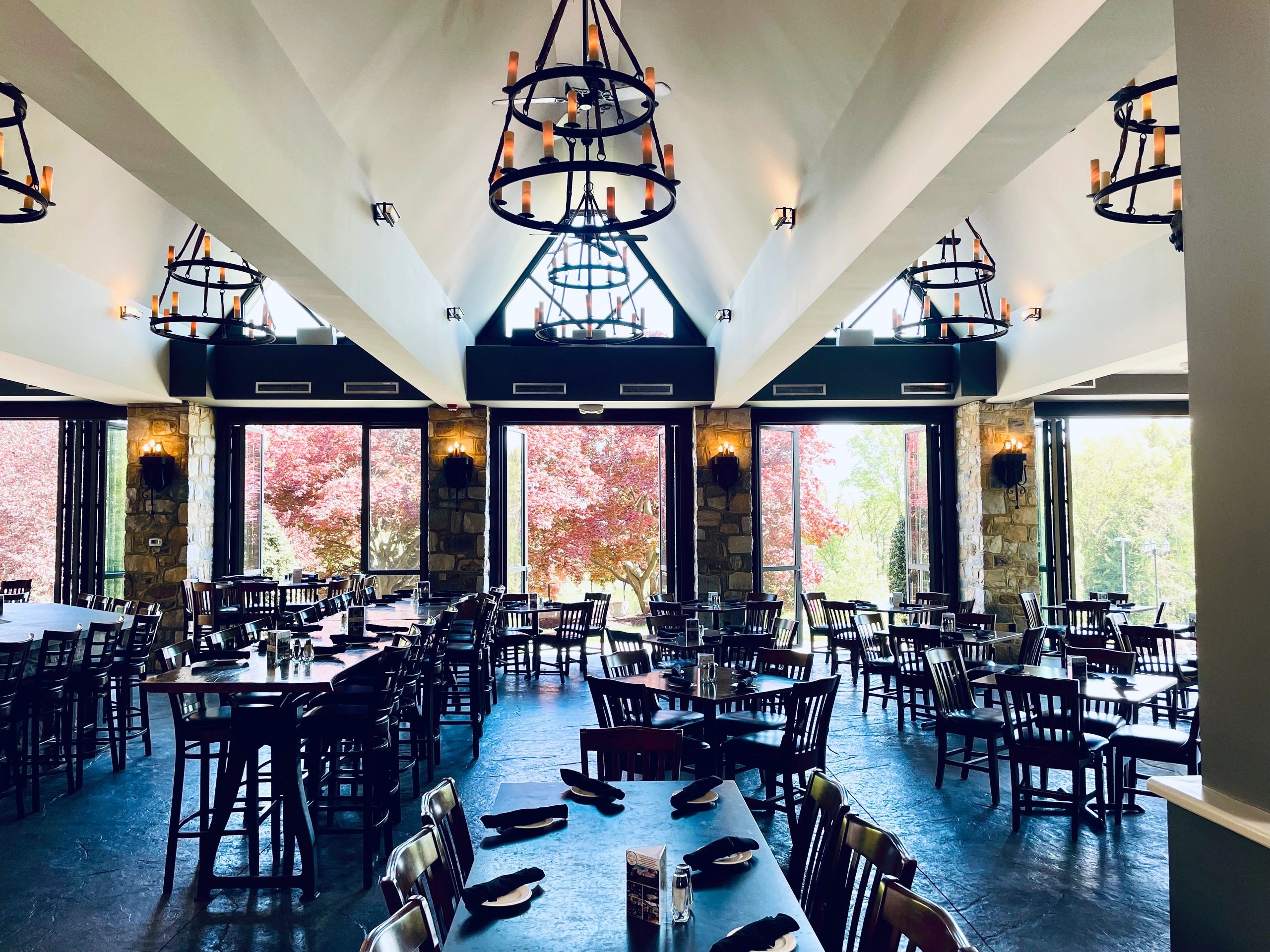 The Knight's Pub - American Restaurant, Takeout, Out Door Dining