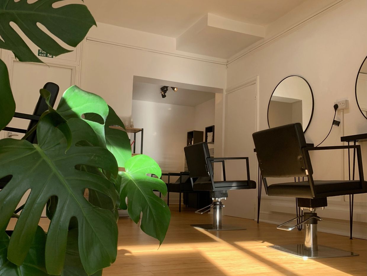 Gender-neutral hair salon in Oxford | Book your next haircut online