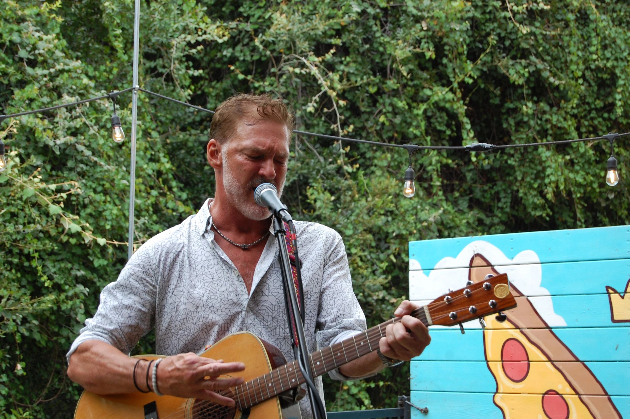 Mike Sudderth-Musician