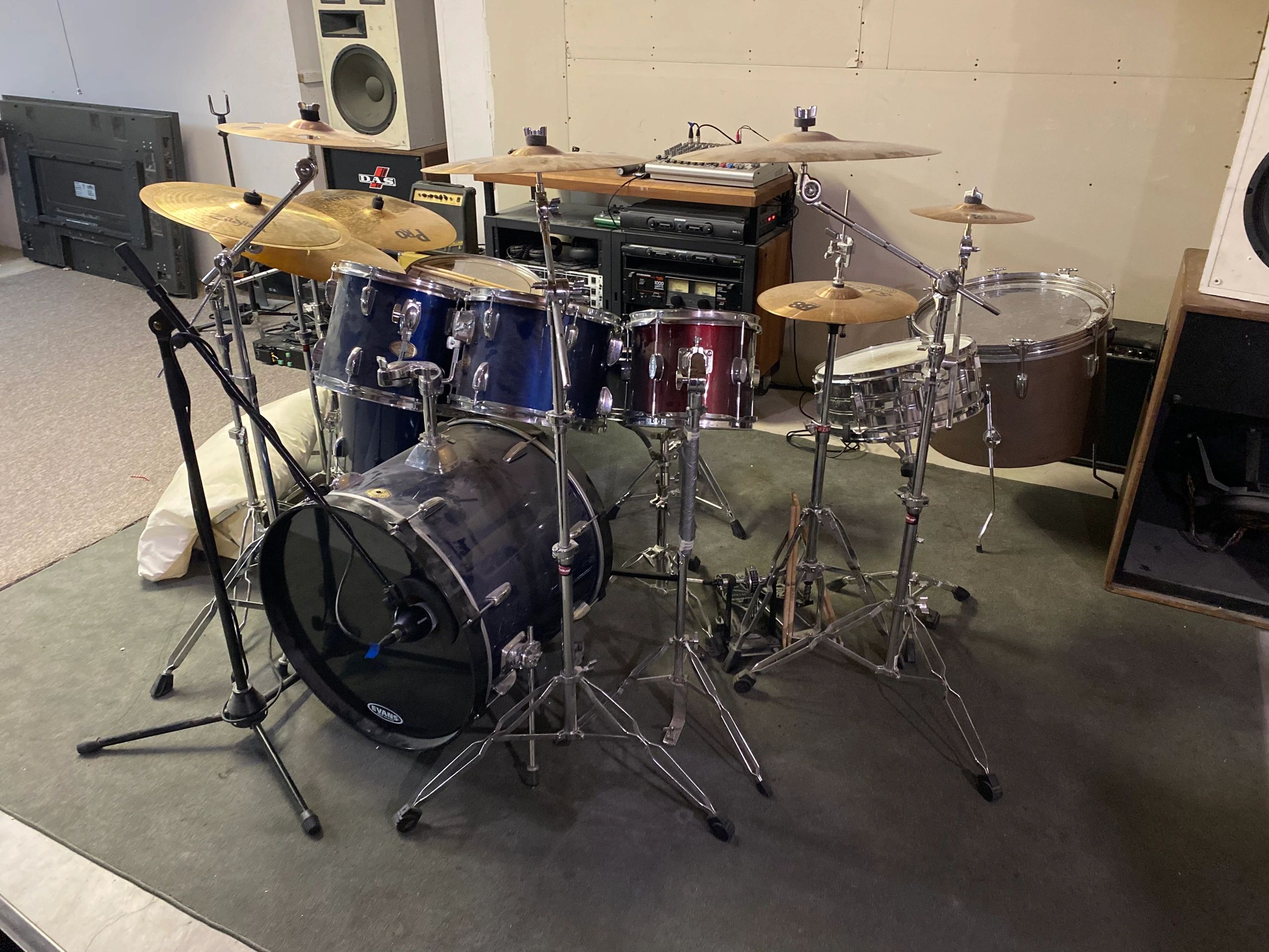 Custom Guitars – A4 Instruments