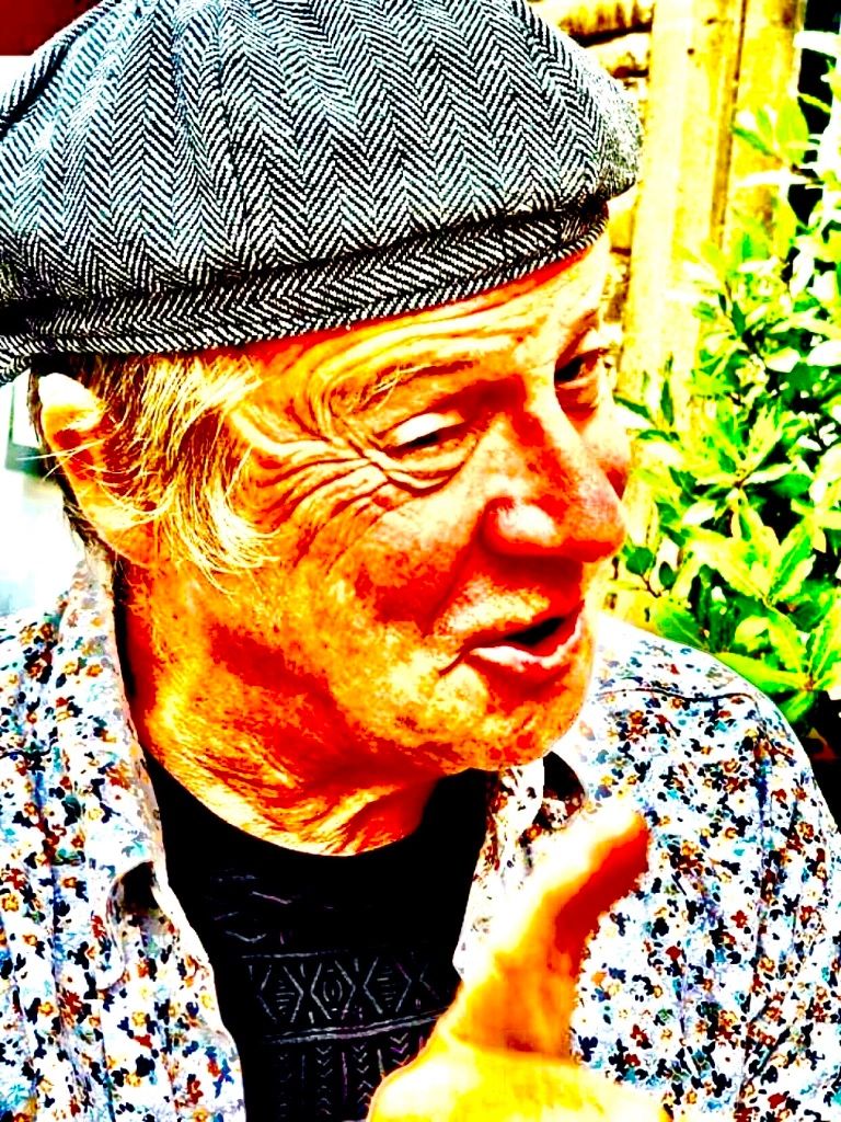 CHRISTOPHER GEE - TV COMEDY IMPRESSIONIST VOICE OVER ARTISTE - Home