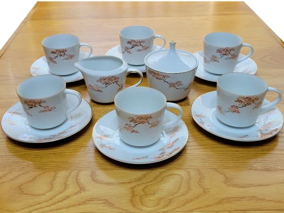 Fukagawa Arita Tea Set in "Maple Leaf" Pattern No. 905