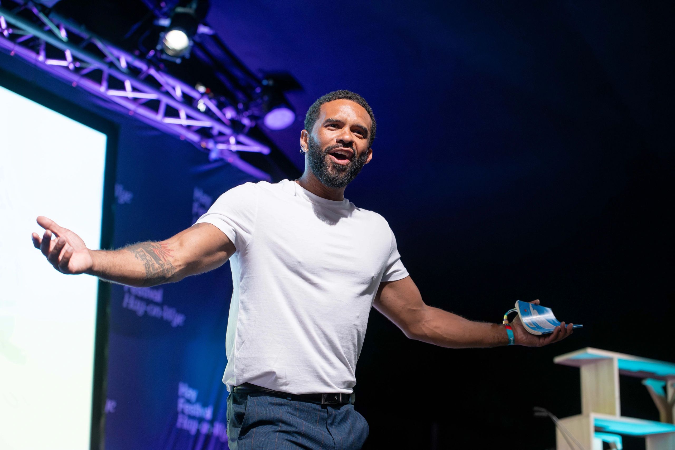 CHRISTMAS COMPETITION | Alexander Wharton