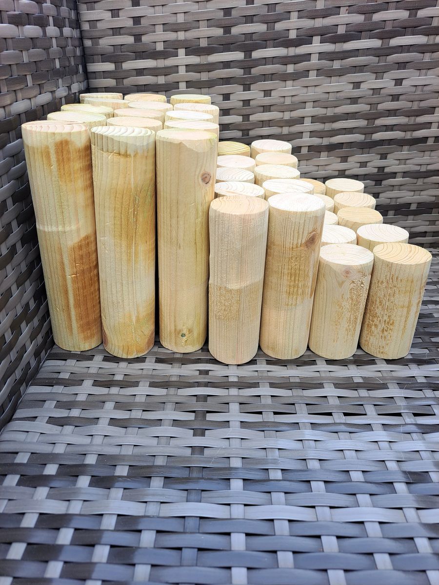 Box of Natural Wooden Columns
