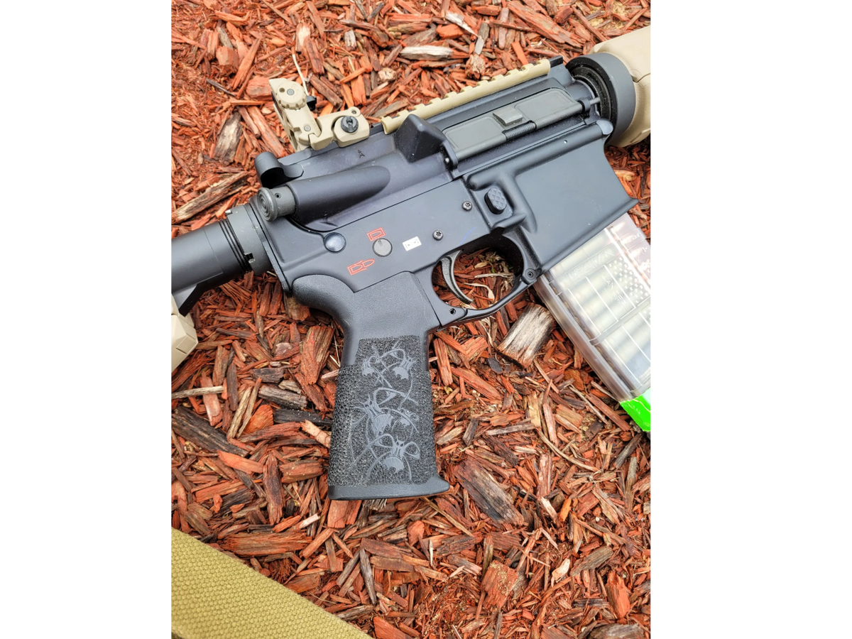 Stippling Spike's AR Grip