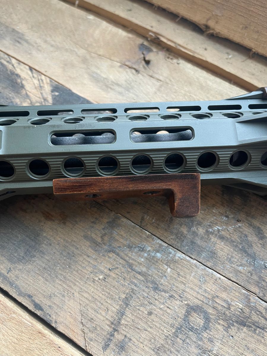 “Giza" MLOK Handstop