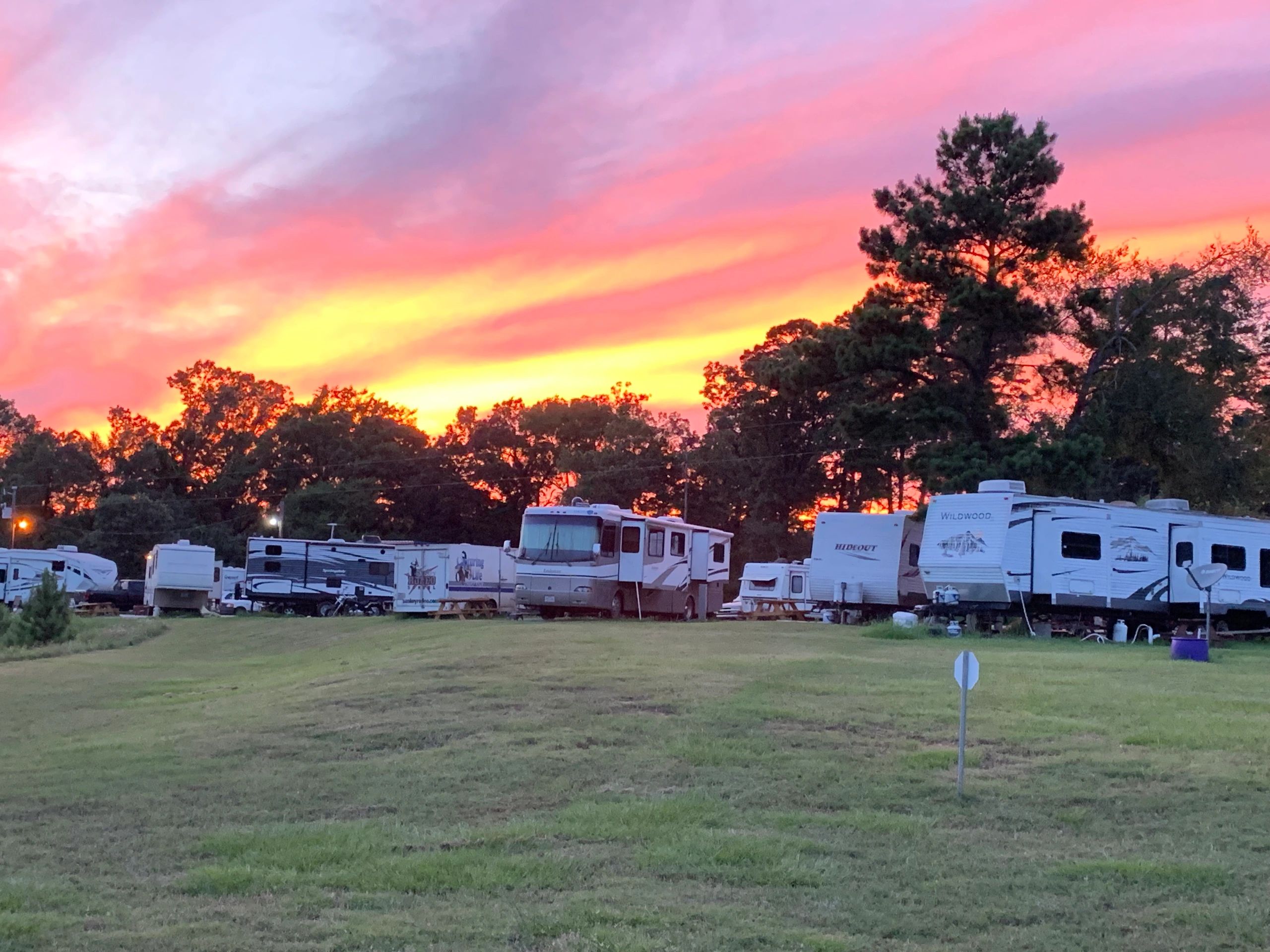 Rv Park, Rv, Rv Campgrounds - Walnut Pond RV Park - Palestine, Texas