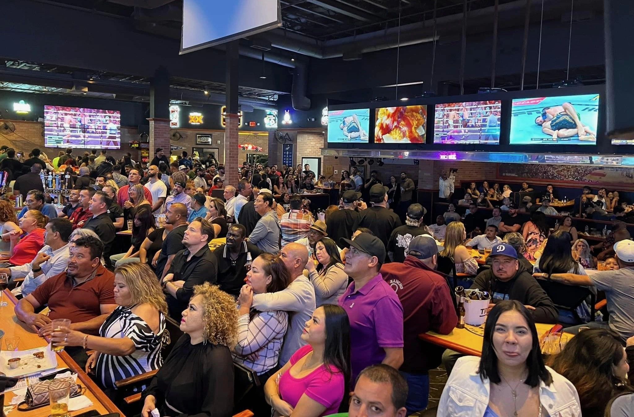 DJs Sports Bar and Grill