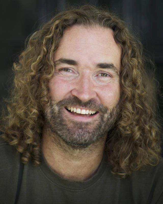 BenjaminPeterJones - Energetic Actor, Long Haired Actor, Experienced Actor