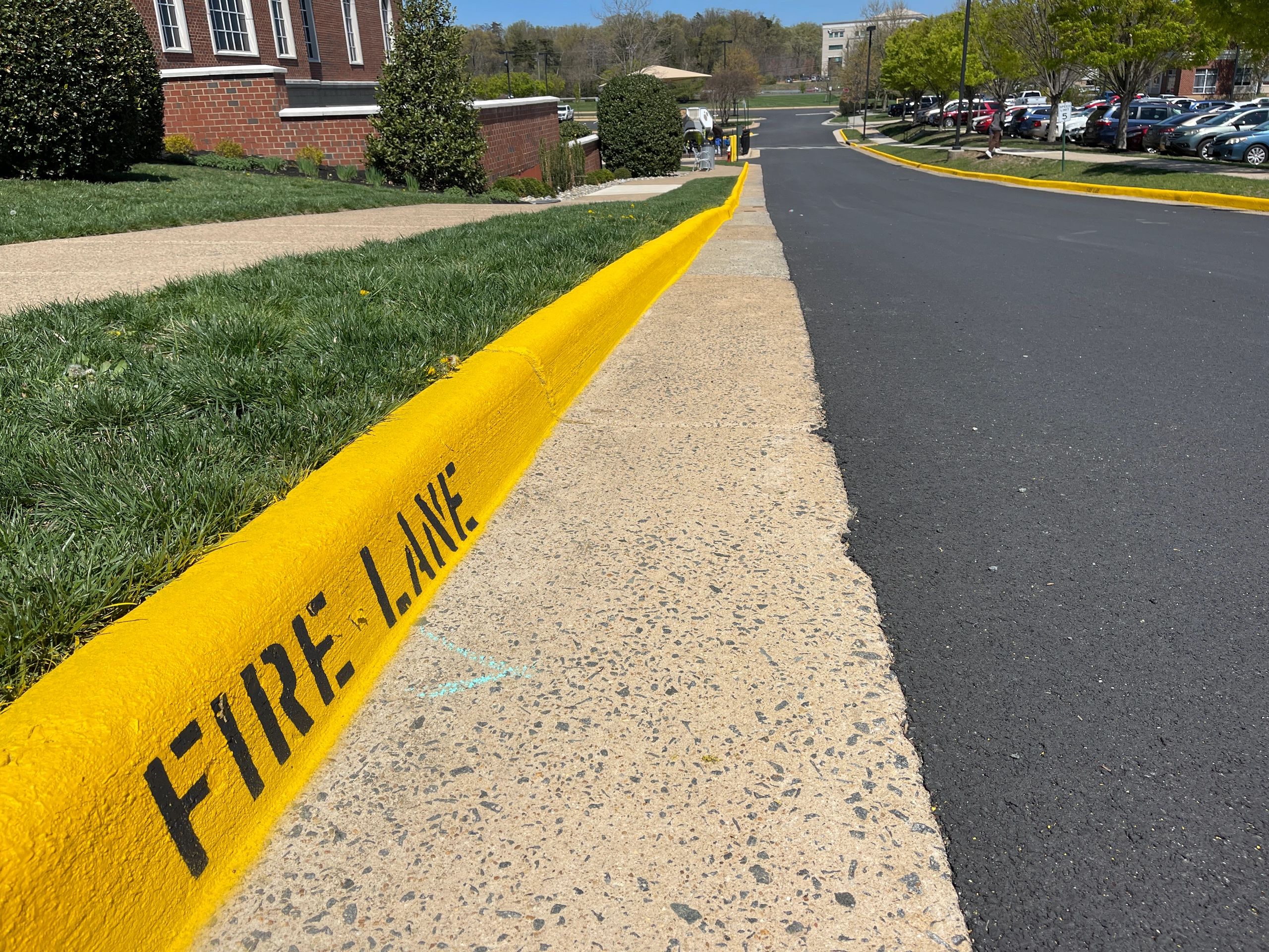Fire lane yellow curbs