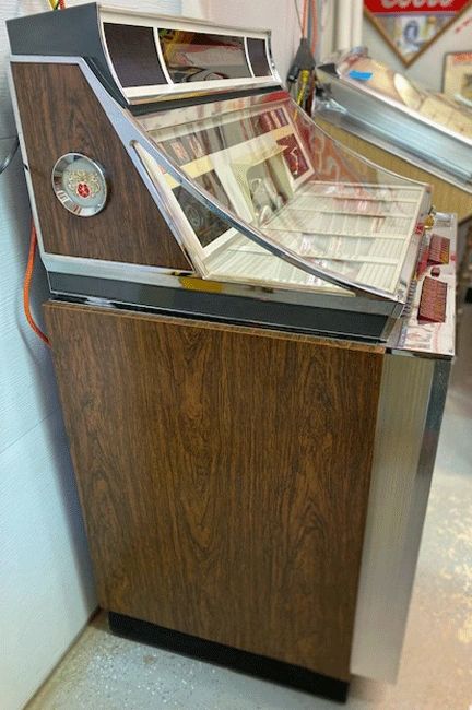 Wurlitzer Jukebox model 3010 Jukebox c. 1966