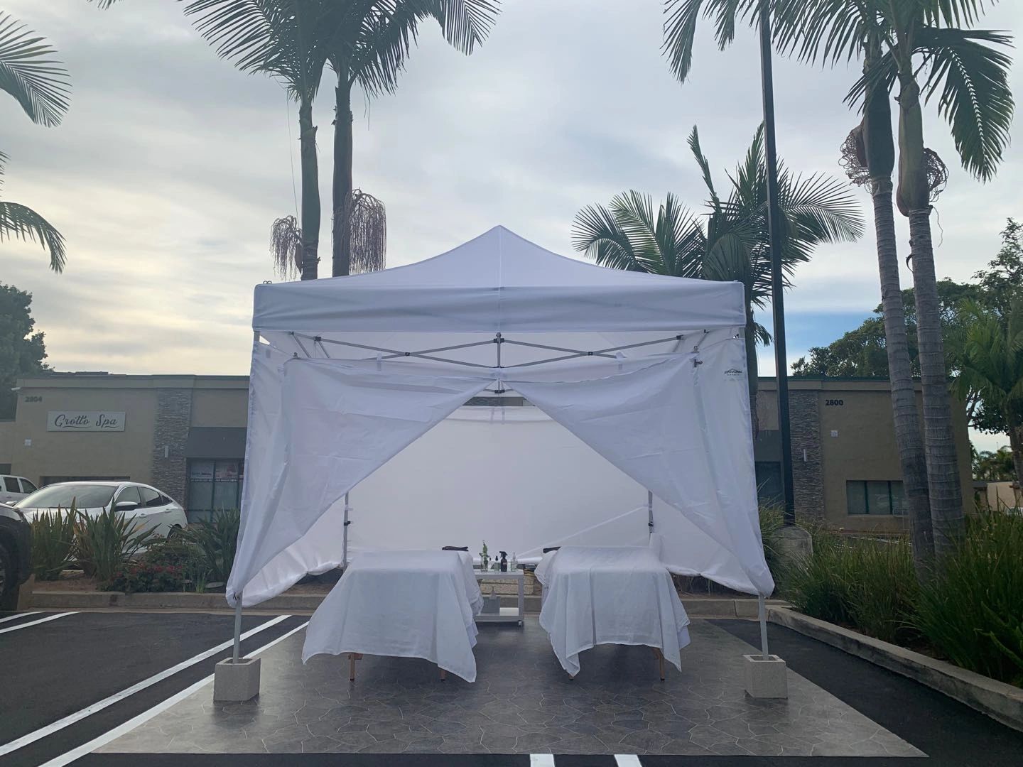 OUTDOOR MASSAGE/ Grotto massage and day spa