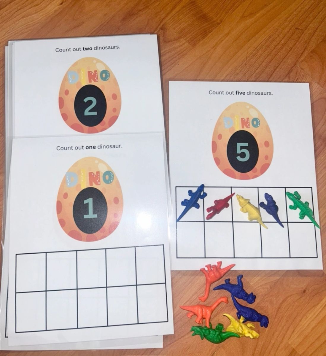 Printed Dinosaur Mats + 10 Dinosaurs