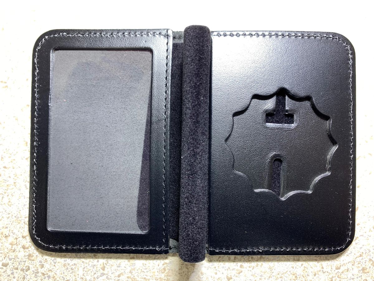 FULL SIZE BADGE LEATHER SIDE OPENING ID BADGE CASE