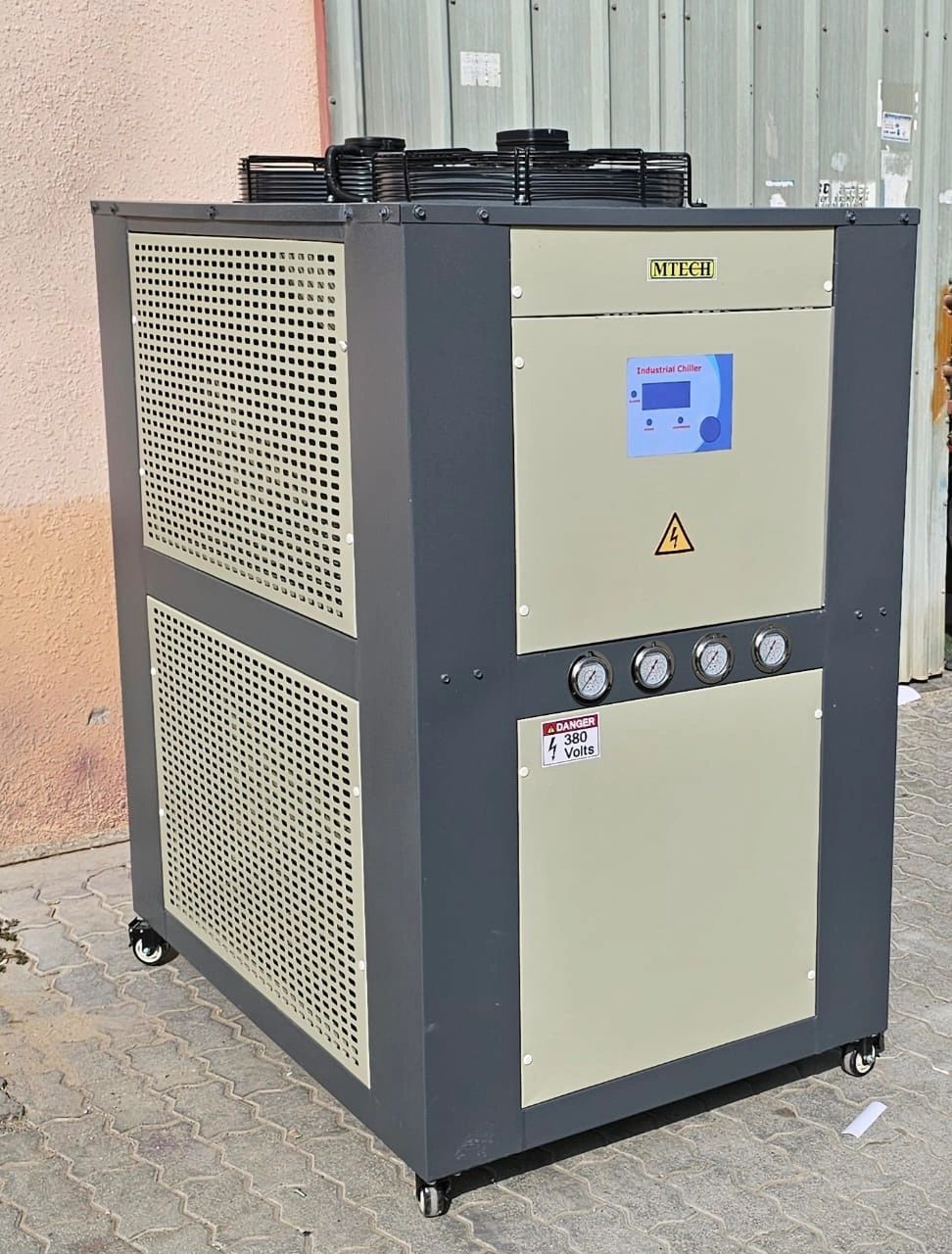 Why Industrial Chillers are Essential for UAE Industries