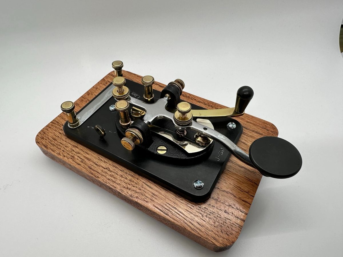 Lionel J-38 Straight Key on K7LI Key Base