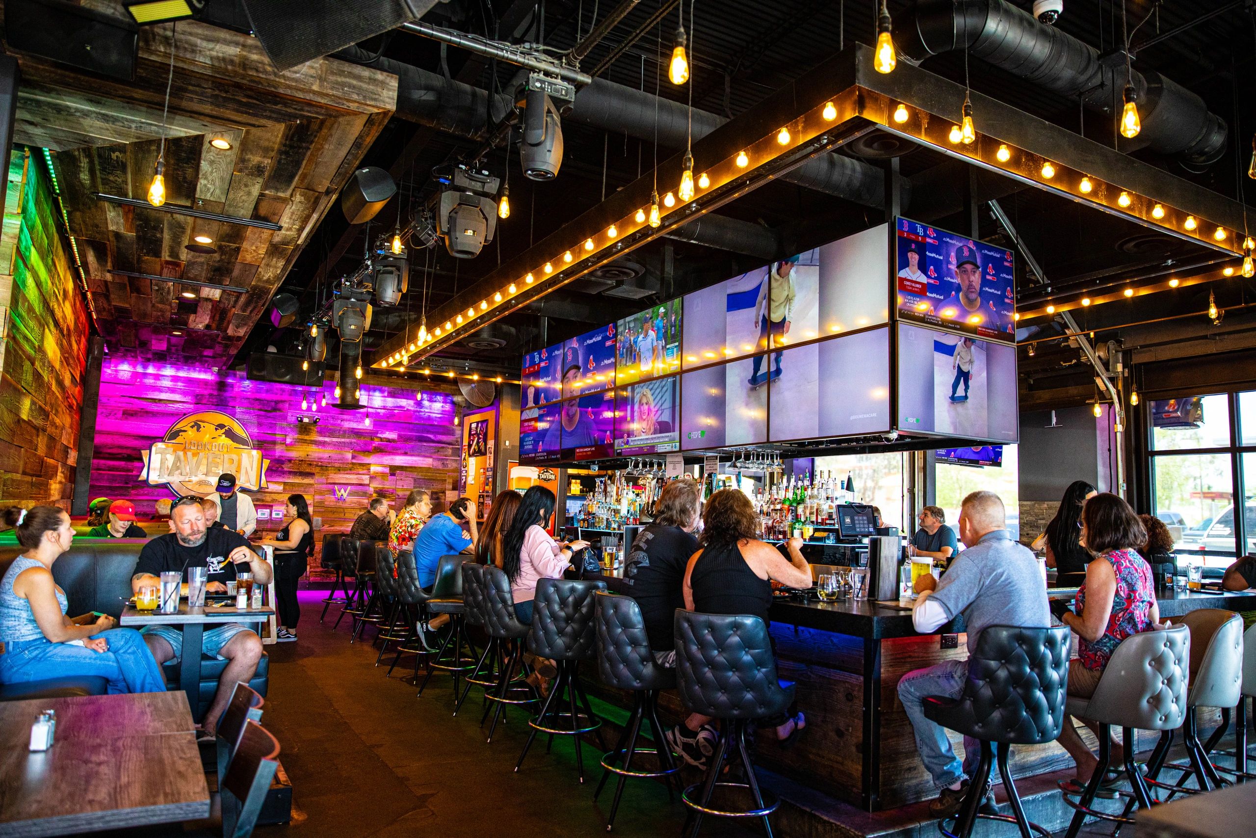 Lookout Tavern - North Phoenix Restaurant, Sports Bar and Late Night