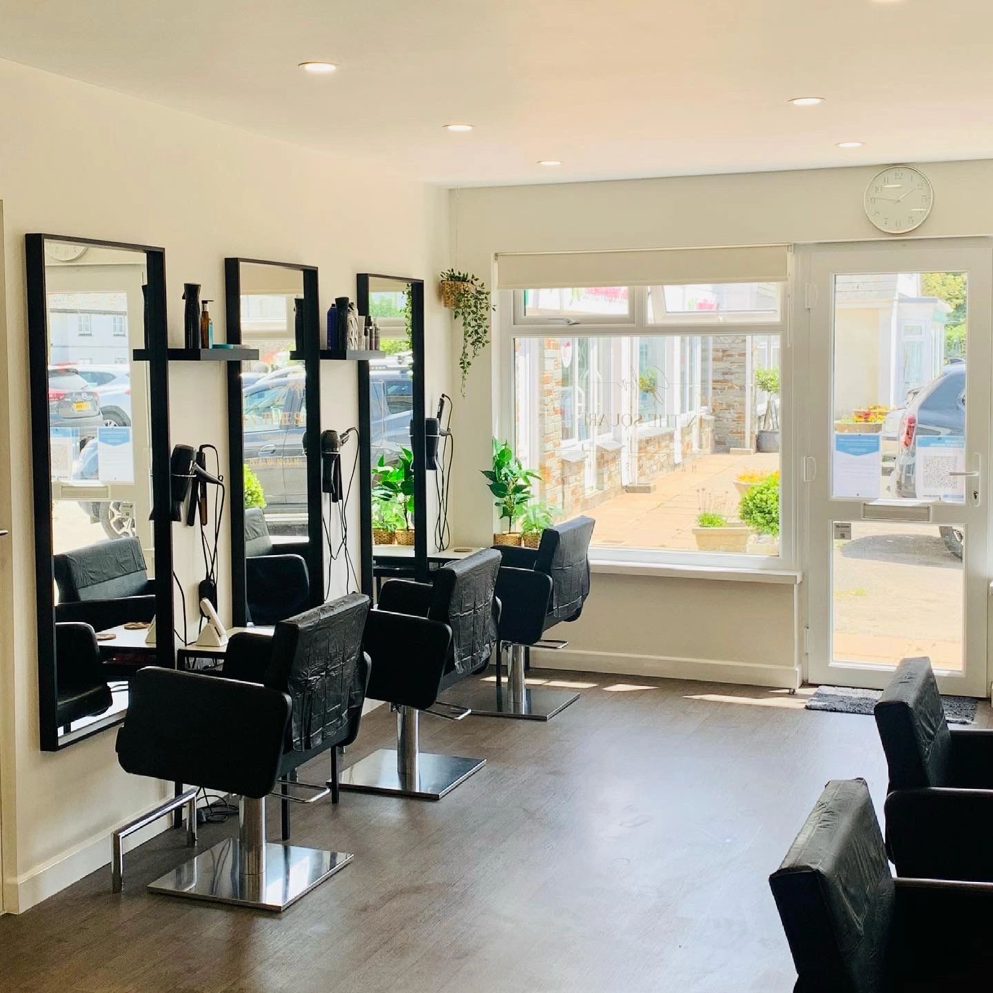 salon in the square
