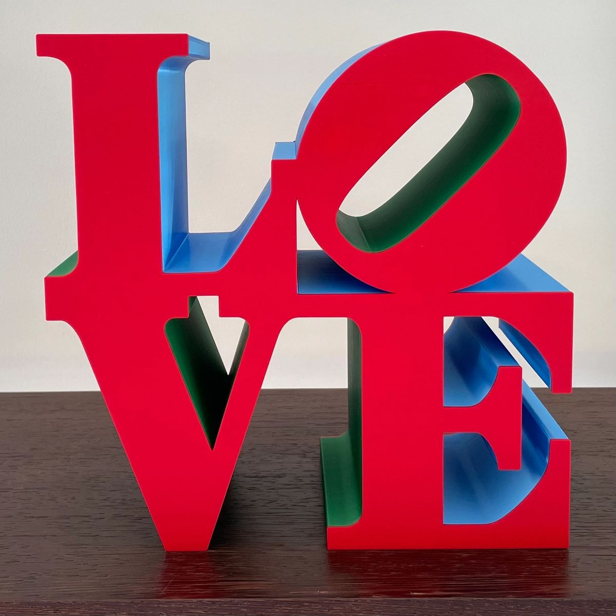 LOVE Statue - Pop Art Sign inspired by Robert Indiana - Classic colours ...