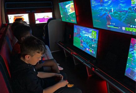 Next Level Gaming - Gaming Party Bus, Gaming Van Party