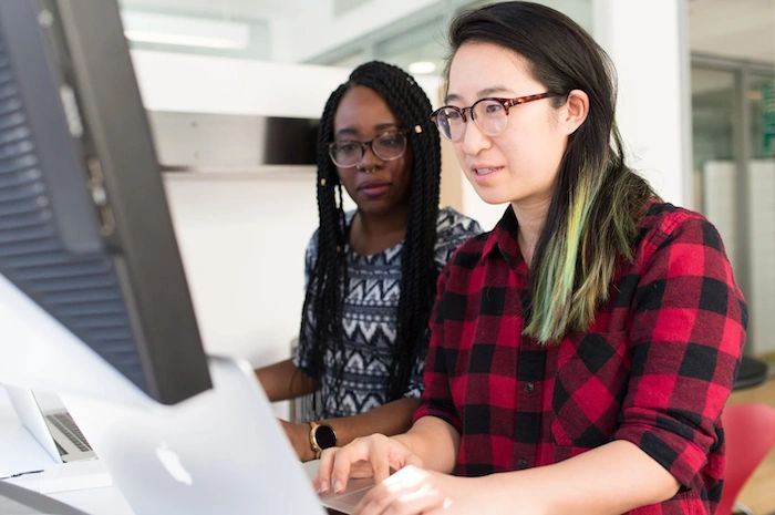 6 Reasons Why Making Friends At Work Is Important