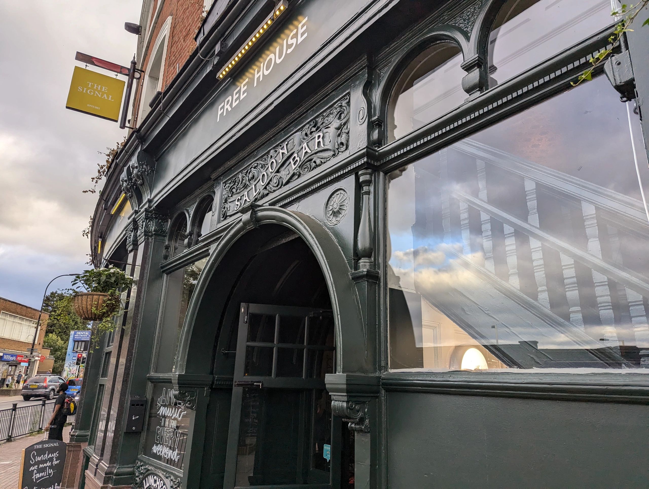 Enjoy the Best Sunday Roast at The Signal Forest Hill