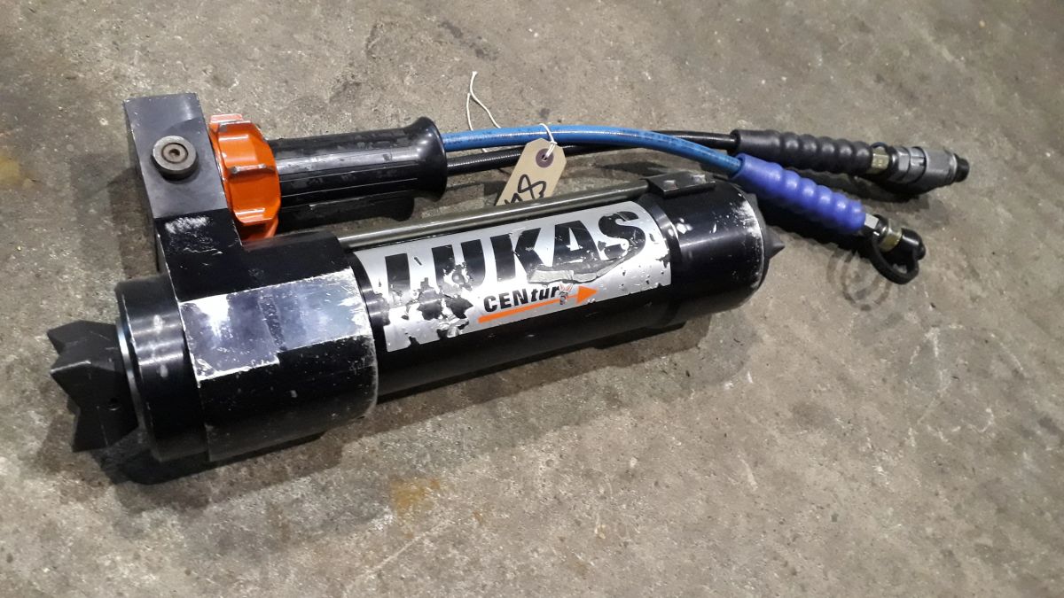 LUKAS HYDRAULIC RAMS