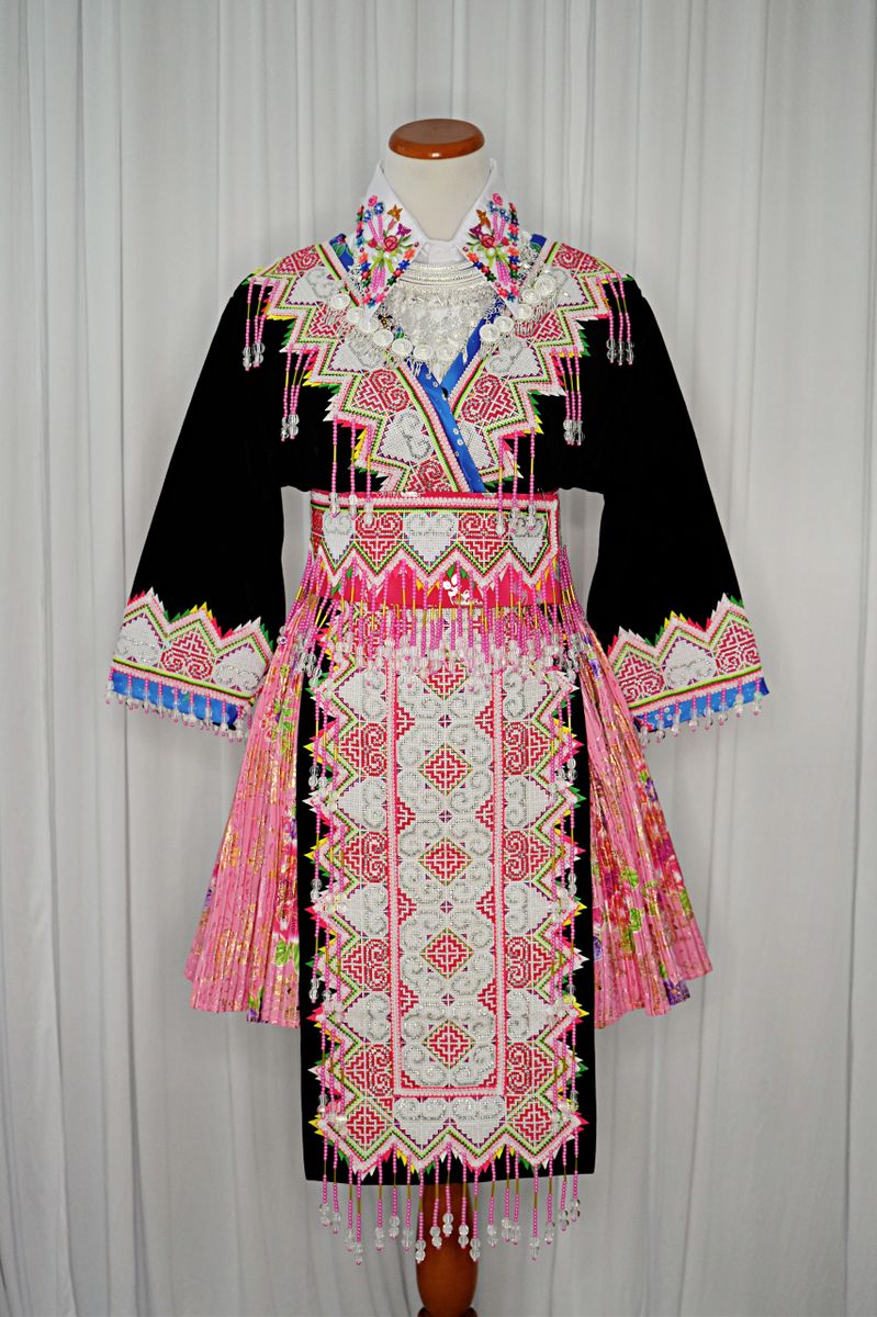 Silver Pink Paj Ntaub Set Size 46