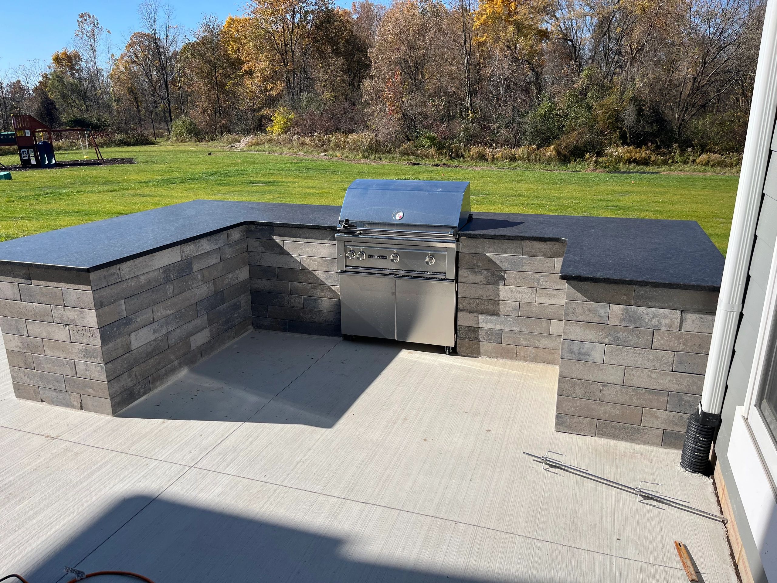 Brendan's Handy-Scape: Brick Paver Patio Experts