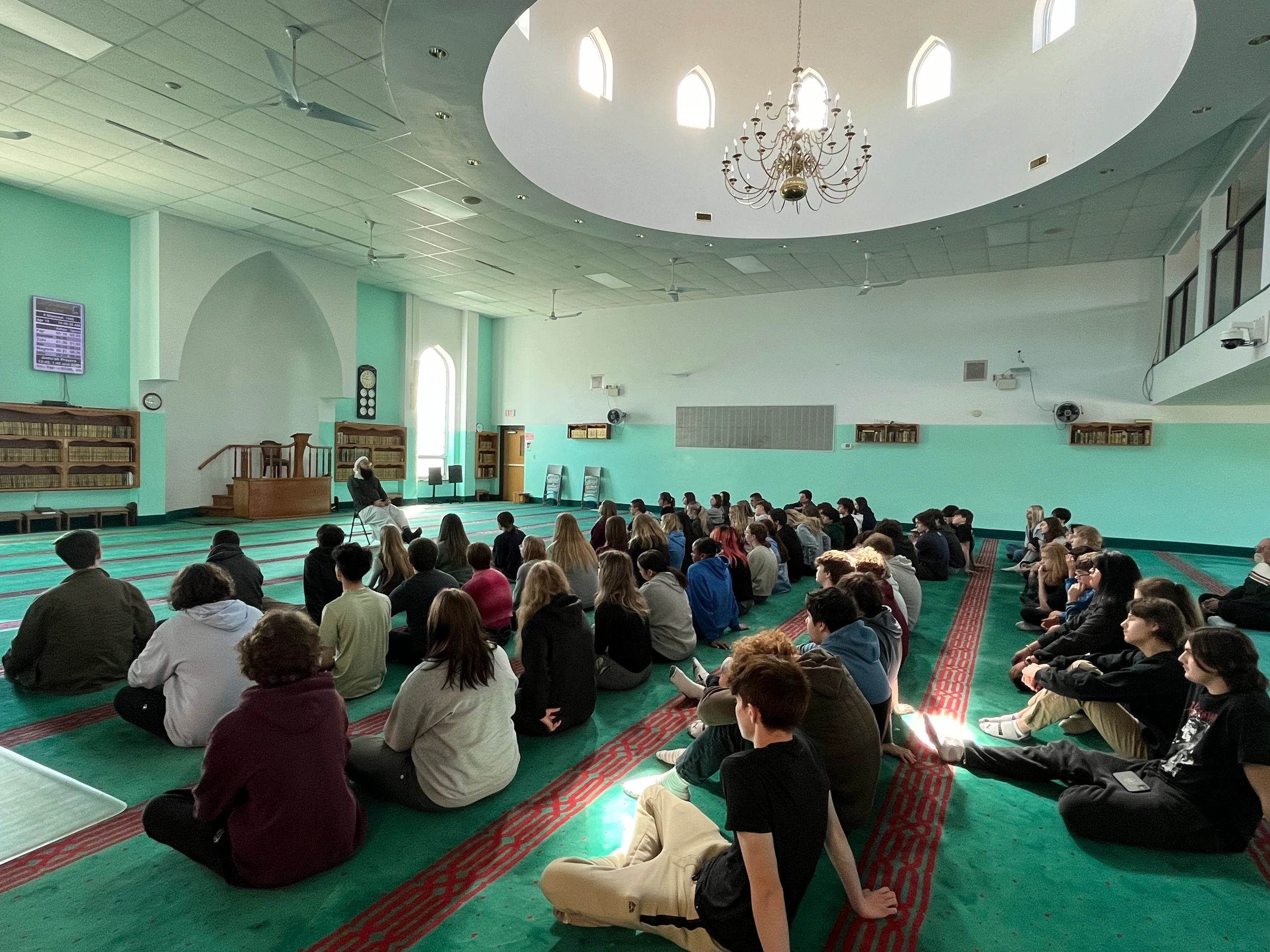 Catholic school students visit Windsor Mosque